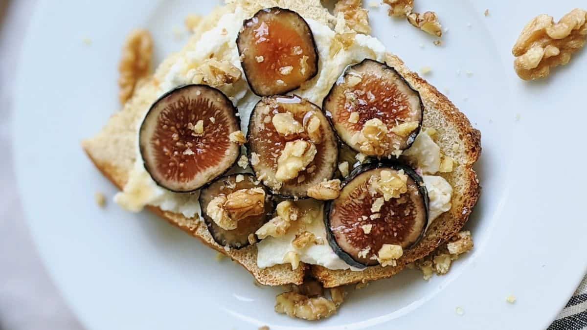 20 Sweet & Savory Breakfast Toasts - Blues Best Life