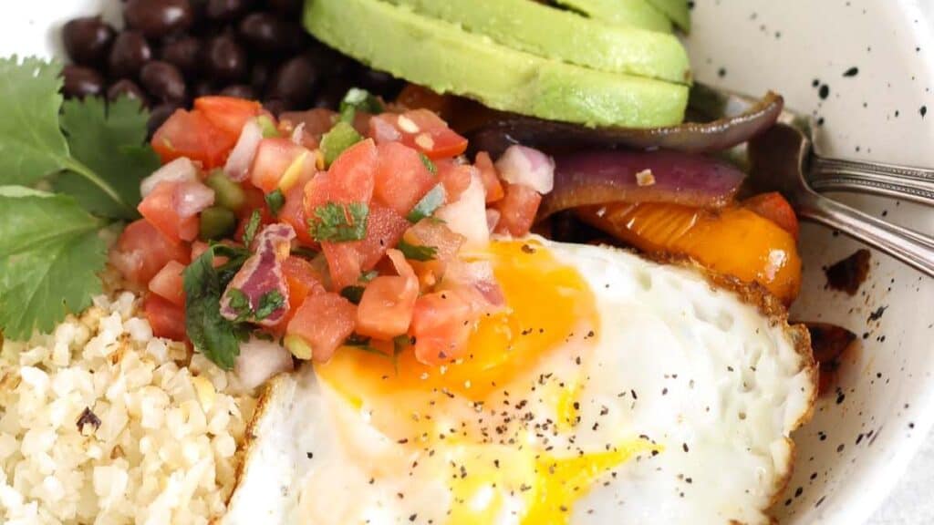10 Easy Breakfast Bowls For Meal Prep - Blues Best Life