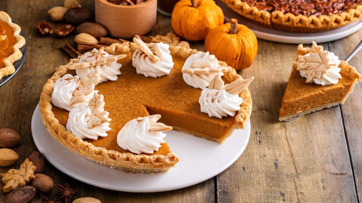 6 Thanksgiving Desserts Everyone Pretends They “Only Had One Slice Of ...