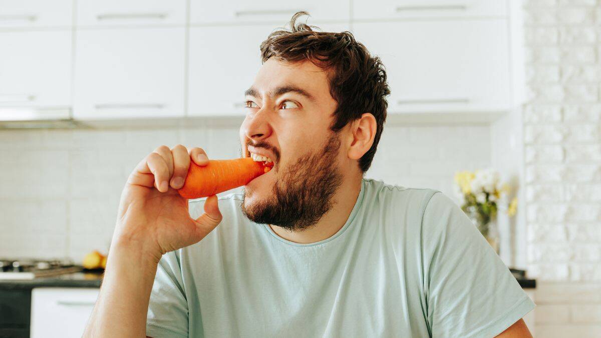 6 Crunchy Foods We Can’t Stop Eating (Even When Everyone in the Room ...