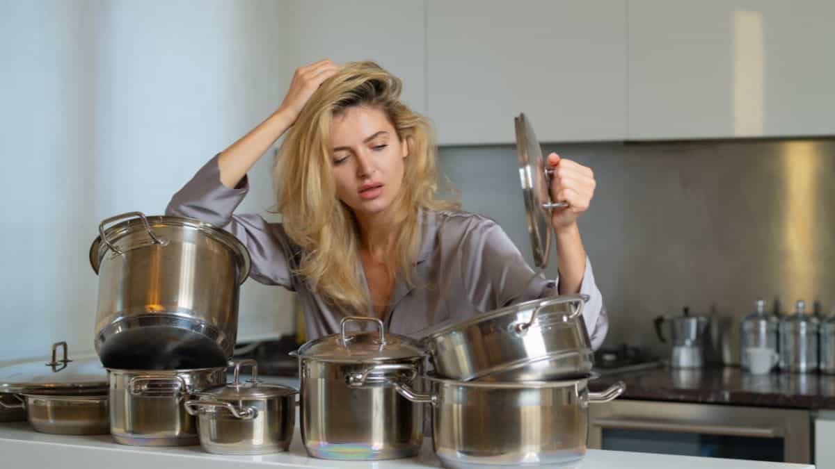 8 Kitchen Habits That Quietly Ruin Dinner - Blues Best Life
