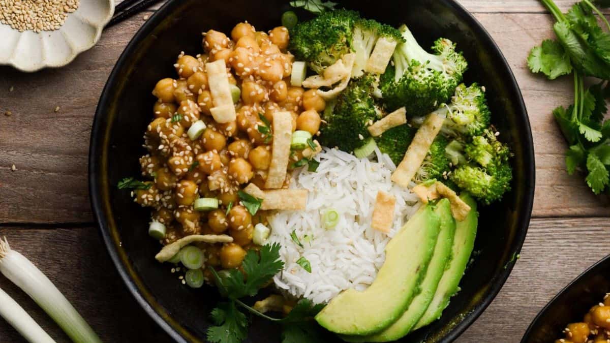 8 Plant-Based Recipes for Anyone Trying to Eat More Veggies - Blues ...